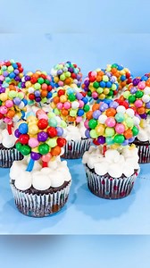 119K views · 2.2K reactions | 1M Piping Ideas + UpCakes! First video: I am showing you 12 different ways you can decorate your cupcakes using only the Wilton 1M piping tip. It is so versatile! Second video: Just for fun! I tried to replicate the balloons from the movie Up. 路‍♀️ | Neurotic Mom | Facebook