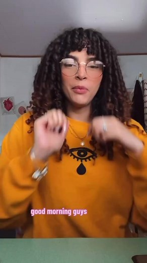 Looking for curly products to keep your hair defined during humid weather? We’ve got you covered! Check out her day 4 curls created with Curly Meringue & Señora Rizada. “@miss_jessies doesn’t disappoint on the crazy weather!” ~ @darlyzz #missjessies #missjessiescurls #señorarizada #hairgoals #hairlove #curls #curlyhair #curlymeringue #naturallycurly #bouncycurls #healthyhair | Miss Jessie's