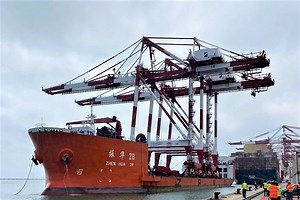 El Puerto de Barcelona recibe dos nuevas grúas en la terminal Best