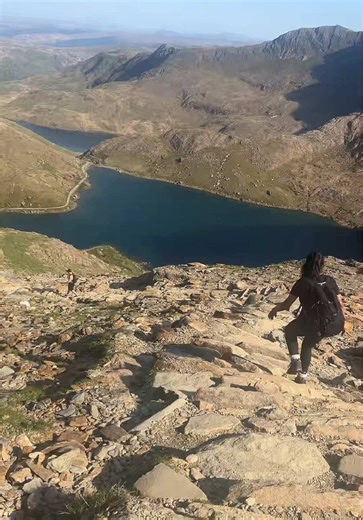 Climbing Mount Snowdon ⛰️ absolutely beautiful day😍☀️ #mountsnowdon #mountain #snowdon #pyg #miners #track