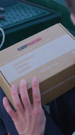 🎣 Der Gamechanger beim Karpfenangeln ist da. Die brandneue Deep See Pro 7 zeigt dir, was unter Wasser wirklich passiert. ✔️ 7 Zoll Display ✔️ 5000 mAh Akku ✔️ Wassertemperatur & Tiefenmessung ✔️ 30 m Kabel 🔥 Mehr Wissen. Bessere Spots. Mehr Fisch. 👉 Jetzt vorbestellen! | Carphunter&Co Shop