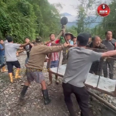 Zip line set up at Sangklang for transfer of materials #SikkimNews24_Dzongu The Sangklang bridge, a crucial connection between Mangan and Dzongu, was washed away due to incessant rainfall. This severely hampered transportation and the movement of materials between these regions. To address this urgent need, a zip line has been constructed in Sangklang to facilitate the transfer of materials to and from Dzongu and Mangan in the presence of SDM Dzongu, Gram Panchayats of Dzongu and Public. Video c