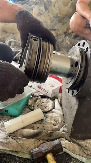 Using FIRE To Install HEAVY Hydraulic Seals🔘