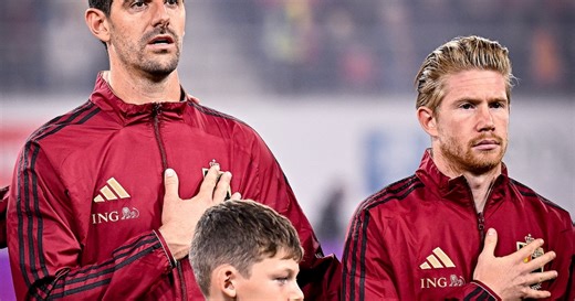 "Ceci n'est pas un maillot" : le nouveau maillot des Diables Rouges rend hommage à Magritte (PHOTOS)