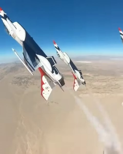 Retrouvez tous nos vols en avion de chasse et nos missions pilote de chasse sur sur https://www.tematis.com/vol-avion-chasse #aviondechasse #pilotedechasse #topgun #topgunmaverick #armeedelair #volenaviondechasse #tematis | Vol en avion de chasse