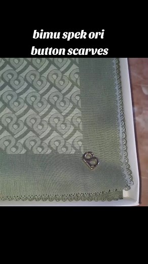 #bslady #buttonscarves