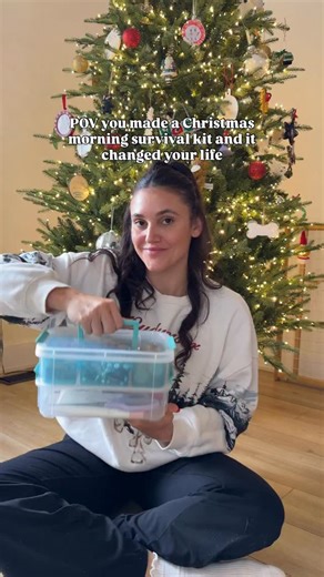 Lauren Meadows on Instagram: "The Christmas hack that everyone needs to know 🎄🙌 comment KIT and I’ll message you this exact tote! I’ve spent wayyyy too much time looking for batteries, scissors, etc on Christmas and this makes opening presents so much smoother. And the last thing is the MOST important 😉 #momhacks #momtips #christmashacks #christmasmorning #christmasgifts t"