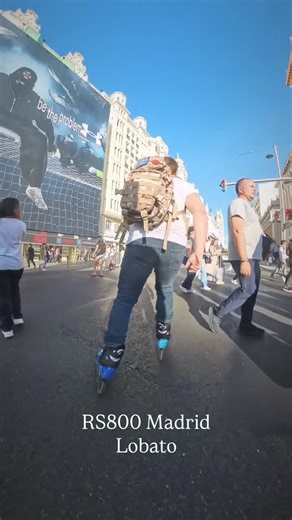 Roadshow on Instagram: "No hay nada mejor que disfrutar de un paseo por Madrid con los patines @roadshowbrand RS800 🛼 @lobato_freeskate Patinador español y miembro del equipo español de Roadshow. Un patinador con mucha energía y perseverancia. #️⃣ #roadshowbrand #patines #inlineskates #patinaje #patinar #rollerblading #patins"
