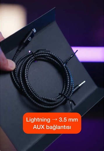 POWEROLOGY Braided AUX Lightning Audio Cable — iPhone və iPad üçün nəzərdə tutulmuş yüksək keyfiyyətli səs kabelidir. 3.5 mm AUX çıxışı sayəsində avtomobil maqnitolası, qulaqlıq və dinamiklərə rahatlıqla qoşula bilərsiniz. Hörülmüş (braided) dizaynı kabeli qırılmaya və dolaşmağa qarşı daha davamlı edir. Stabil səs ötürülməsi və uzunömürlü istifadə üçün ideal seçimdir. 🚚Çatdırılma xidməti mövcuddur. ➡️Ünvan:Azadlıq pr. 31c. 📲 Whatsapp: (070) 498 21 55