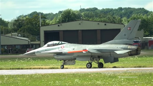 A thunderous Danish F-16 performance at RIAT