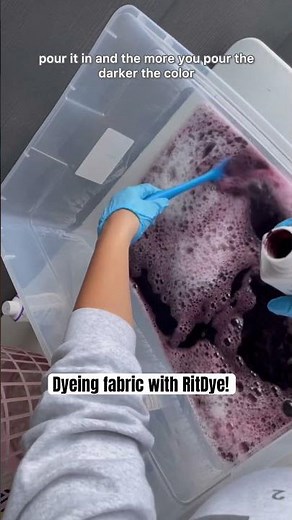 Dyeing fabric with Rit Dye #howto #dyeing #dyeingfabric #dyeingclothes