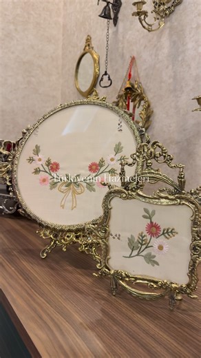 Türkiyenin Hazineleri on Instagram: "Pirinç tepsilerde çift cam arası nakış uygulaması örnekleri ♥️🫠 Nakışınız var ve yaptırmak istiyorsanız size de yapalım 🕊️🍃"