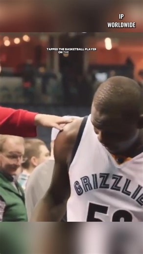 679K views · 37K reactions | This basketball player stops and brings joy to this little boy and his father | Instantparoles Worldwide | Facebook