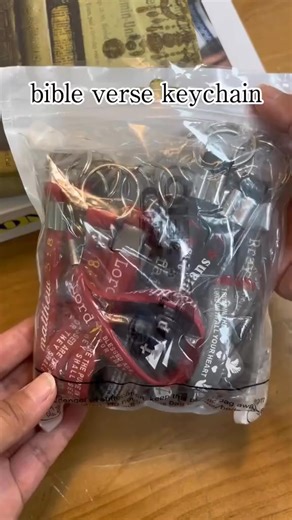 ✨Carry your faith with you at all times and brighten every day! This Bible quote keychain brings you endless strength. Each verse lets you feel God's love and blessing even in the midst of your busy lives!🙏🔑Get it now and it'll inspire you every step of the way. | K/fan-favorite-goods