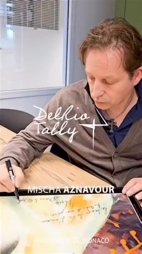 L’artiste @delriotally nous a fait l’honneur de créer une œuvre digitale interactive exceptionnelle, spécialement conçue pour accompagner la tournée 2026. Remise à Monaco et dédicacée par @mischaaznavourofficial , cette création porte en elle la mémoire, l’émotion et l’héritage d’une légende intemporelle. | Aznavour pour L'Amour