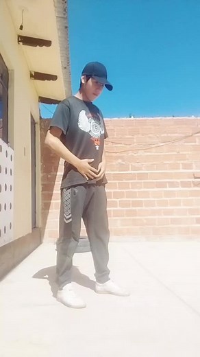 Popping Dancer from Bolivia Showcases Dubstep Moves