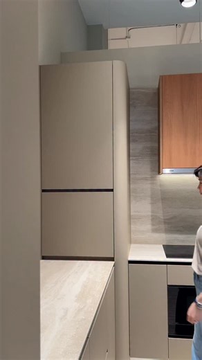 Specialist in kitchen maker. Soft-close system. Food grade worktop. สอบถามรายละเอียดเพิ่มเติม LINE ID : @modula Call : 093-789-7700 (CDC รามอินทรา) 096-779-7700 (The Crystal ราชพฤกษ์) ——————————- ชมชุดครัวและตู้เสื้อผ้าได้ที่โชว์รูม MODULA Kraft Cabinet 📍Crystal Design Centre อาคาร F ชั้น 2 ห้อง 209 📍The Crystal SB ราชพฤกษ์ ชั้น 1 #kitchen #kitchendesign #homekitchen #modulakitchen #modulakraft interiordesign homedesign homedecoration sapienstone kitchenideas modulakraft viefe foodgrade inalco