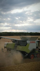 Full power even on long harvest days?🚀 With the TRION 760 and 750, you can count on it! 🤩 These features make the new TRION models high performers: ✔️ New, powerful MAN D26 engines give the TRION 750 an impressive 340 kW (466 hp) and the TRION 760 a maximum power output of 373 kW (507 hp). ✔️ Our innovative DYNAMIC COOLING technology adjusts the cooling capacity as required, thereby reducing energy consumption. The TRION. Powerful performance that simply fits. 💪😊 👉 https://claas-int.com/05f