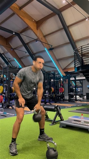 💥AMRAP WORKOUT💥 20 mins how many rounds can you get done⏳ Single arm snatch x7 Swing x7 High pull x7 Strict press 7 | Dean Pettigrew