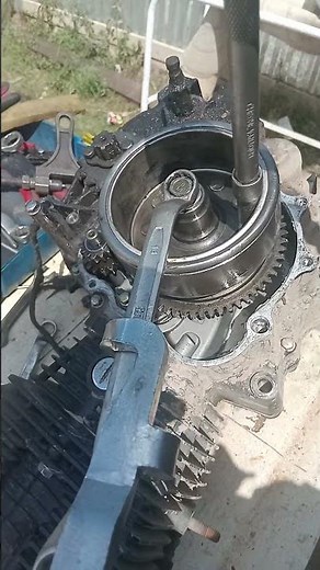 how to remove the motorcycle's flywheel without its tool.