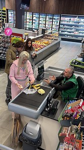 3.4M views · 10K reactions | Kindness at Checkout: A heartwarming grocery store gesture. | Fabiosa - Live easy | Facebook