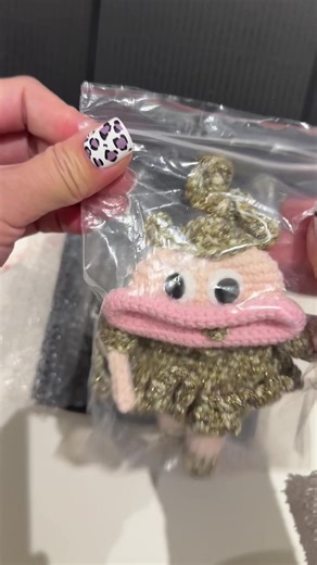 Order packing in progress! 2 keychain covers double free gifts🎁 Happy unboxing, hope you love it～ #CrochetHandmade #FreeGift#crochet #keycover