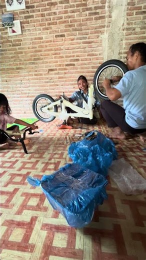 Lagi bingung cara merakit sepeda