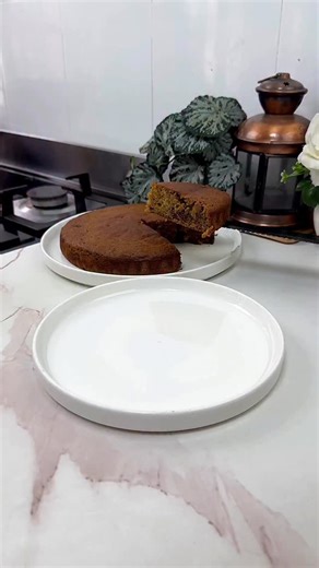 ONYINYE | LOVES TO COOK on Instagram: "DATE CAKE 1 cup (160 g) pitted dates ½ tsp baking soda ¾ cup (180 g) boiling water 1 cup (120 g) Flour 1 tsp baking powder ⅛ tsp salt ⅓ cup (66 g) brown sugar ⅓ cup (75 g) melted unsalted butter 1 large egg 1 tsp vanilla extract AirFryer Oven from @buchymix"