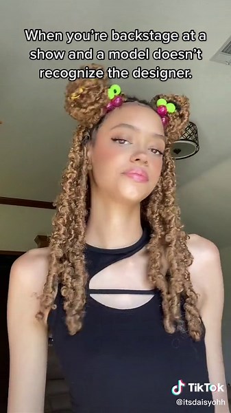 Crazy thing is this actually does happen 😂🤦🏽‍♀️ Major modeling tip here guys - if you’re working a job for a designer you should know who they are when they walk in the room. It’s a respect thing #modeltok #runwaymodels #fyp #foryou #findyourgrace #viralvideo #modelingtiktok #modellife