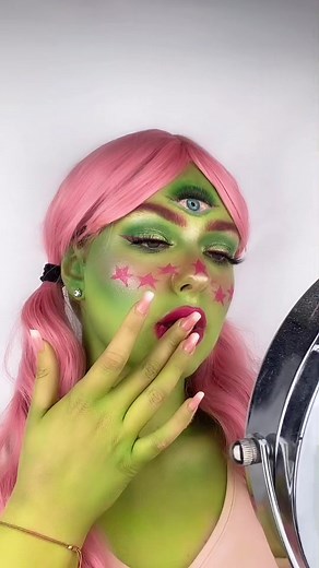 Feelin like HER 👽🎀 #alienmakeup #alien #fyp #makeup #fypシ #makeuptransformation