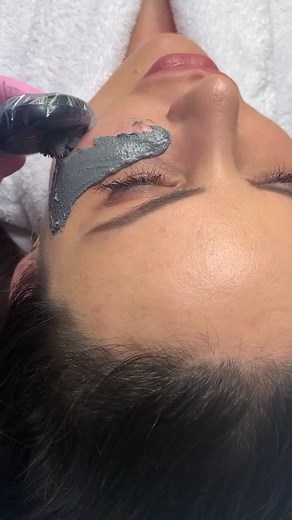 MAGNETIC MASK 🖤 Would you try it? #fyp #foryoupage #beauty #oddlysatisfying #cool #satisfying #facialtime #facemask #skincare #toronto #fy #skin #fy
