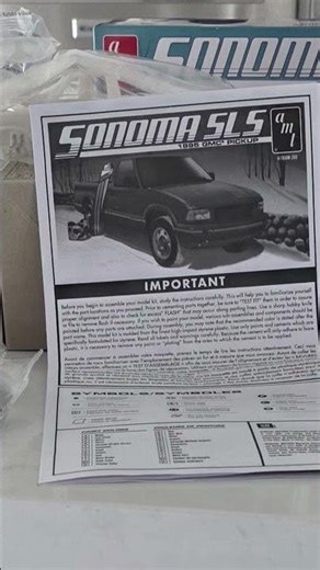 Building an AMT 1/25th Scale 1995 GMC Sonoma Plastic Model Kit. Part 1
