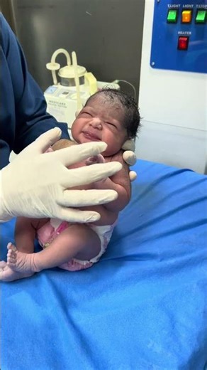 Newborn First Examination | Relaxed Baby with Good Moro Reflex