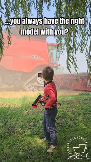 It's the right machine or nothing! #tractor #tractormad #combineharvester #toytractor #boys #farm