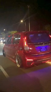 Kalau motor kita faham lah dia keluar api sebab sagat stand dekat jalan tar, ni Myvi keluar api dia sagat apa? 📸 mdnshrl | Power On