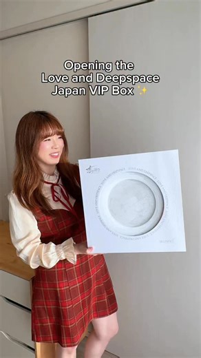 aitaikimochi on Instagram: "Love and Deepspace finally shipped my VIP box that contains a Japanese version of all the 2024 VIP box contents! The box had the following items for Xavier, Zayne, Rafayel, and Sylus: ✨Meowco Can Badges ✨Handwritten letters from LI to MC ✨Acrylic blocks ✨Plush mascots I’m not sure what is the amount of spend required to get these VIP boxes, but I’d say it’s probably at least 300,000yen or so?? 😵‍💫 Don’t quote me on that tho 😅 The Japanese handwriting for each LI is