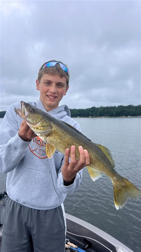 Sharpshooting is something that we talk about a lot, some people like it, some people don’t. It’s definitely a great tool to have in the bag for summer walleyes and if you want to learn how to do it, I can show you the ways. If you don’t want to sharpshoot I can show you how to catch them without cheater screens. - 2026 calendar is open. Call-715/558/8911 Dm @sorensen_outdoors_llc Email- sorensenoutdoors@gmail.com - #seaguarfluorocarbon #doitmolds #thornebros #wisconsin #fishingguide #livescope 