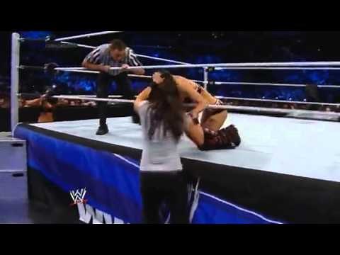 WWE Smackdown 12/20/13 - Brie Bella vs Tamina Snuka