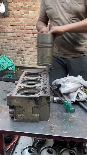 2.2K views · 15 reactions | Engine sleeve check #mechanic #paccar #cummins #peterbilt #trucksofinstagram #chrome #repair #dieselmechanic #mechaniclife #trucking #foryou #trendingreels #truckmechanic | Mechanic Bob | Facebook