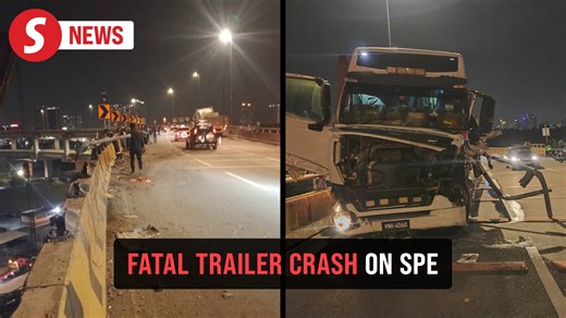 Two men were killed after falling from the Setiawangsa-Pantai Expressway (SPE) near Jalan Empat off Jalan Chan Sow Lin on Monday (Jan 19) night, when their trailer lorry crashed into a road barrier. WATCH MORE: https://thestartv.com/c/news SUBSCRIBE: https://cutt.ly/TheStar LIKE: https://fb.com/TheStarOnline | The Star