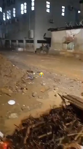 One of the residents of Yawda Guam expressed that the incomplete drainage system is the main cause of the flood 💬🌧️. She, however, commended the MCE for completing the first phase — saying that without it, the situation would have been far worse. 🙏 It’s time to finish what’s been started to prevent more damage in the future. 🚨 #CapeXpress #CapeCoast #FloodAlert #CommunityVoice #ActionNow | Cape Xpress