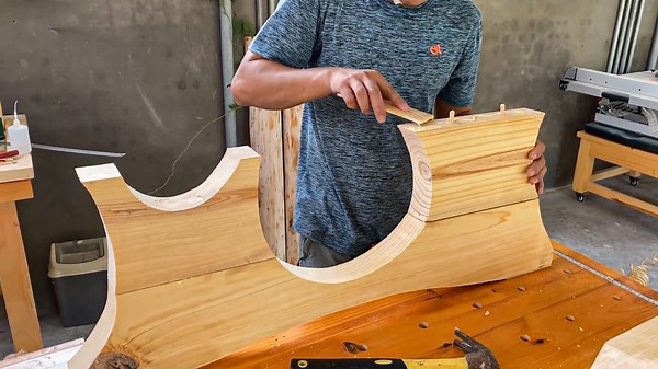 Epic Woodworking: Craft a Table & Chairs from a Tree Cut in Half – Nature Meets Design