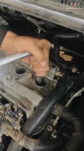 Spark Plug Stuck Auto mechanical Tricks and Tips #automobile #ViralMechanic #mechanicsoftiktok #hyundaisantafe #viralvideochallenge #valve #mechanic_tips #automotive #tricks #fyp #viralshort #mechanic_tips #plugs | Kik Auto expert