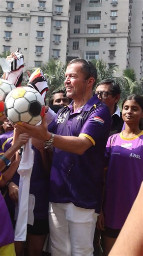 1.4K views · 1.1K reactions | The legend has arrived. ⚽ Football...