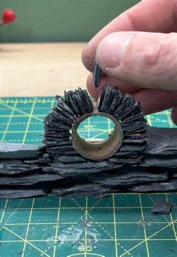 Let’s make a miniature ‘Stargate’ from tiny rocks… The archway is built using a piece of cling film tube as formwork. It’s then popped out to give you a perfect circle. This will be used in a bioactive terrarium full of real plants and moss. The stone arch will be the main feature and give the illusion of scale, making it feel like a tiny world. I always thought these would be great in an aquarium! This took around 2.5 hours to make. I’m getting faster 🤣 What should I build next? #terrariums #c