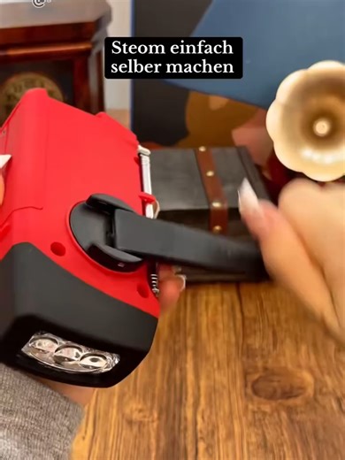 📻 Multifunktionales tragbares Notfallradio mit Solarbetrieb ✅ Dreifache Stromversorgung – Solar, Handkurbel & USB-Aufladung ✅ Robuste Notfallfunktionen – SOS-Alarm, LED-Taschenlampe & Handy-Ladefunktion ✅ Vielseitige Konnektivität – AM/FM/WB-Empfang Wetteralarm ✅ Wasserdicht & stoßfest – IPX4 Schutz für Outdoor & Survival 🚨 Immer bereit für Camping, Stromausfälle oder Naturkatastrophen – Sicherheit immer dabei! 🛒 Inkl. 3-in-1 Ladekabel gratis wasserdichte Tasche! #Notfallradio #SurvivalGear #