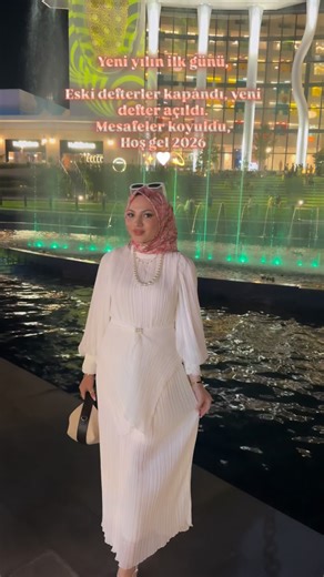 ᗷᗴƳ乙ᗩ ᑎᑌᖇ 🧚‍♀️ on Instagram: "Sağlıkla 🤍 #keşfet #model #modelphoto #reels #kombinönerileri"