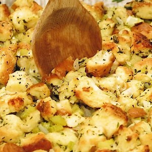 200K views · 51 reactions | Do you call it stuffing or dressing? * * Either way, this version of classic stuffing is my favorite because it has the perfect blend of bread, butter, herbs, butter, did I say butter? * * Clickable link in profile. https://www.the-girl-who-ate-everything.com/classic-stuffing-recipe/ | The Girl Who Ate Everything | Facebook
