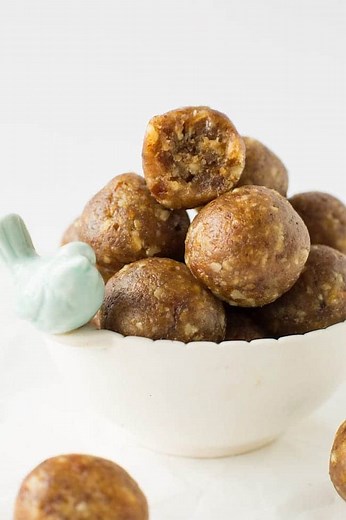 2 Ingredient Nut & Date Balls