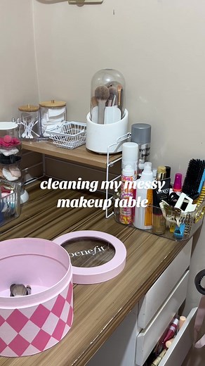 cleaning my messy makeup table 🤭💕 #beautyph #beautytok #tiktokph